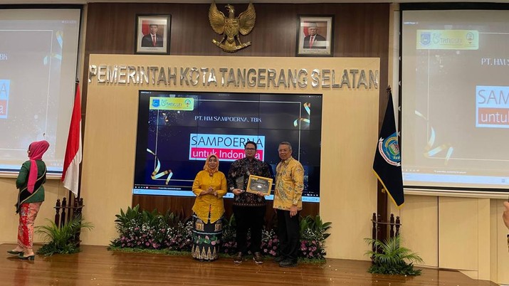 Kembangkan UMKM di Tangsel, Sampoerna Raih Penghargaan Ini