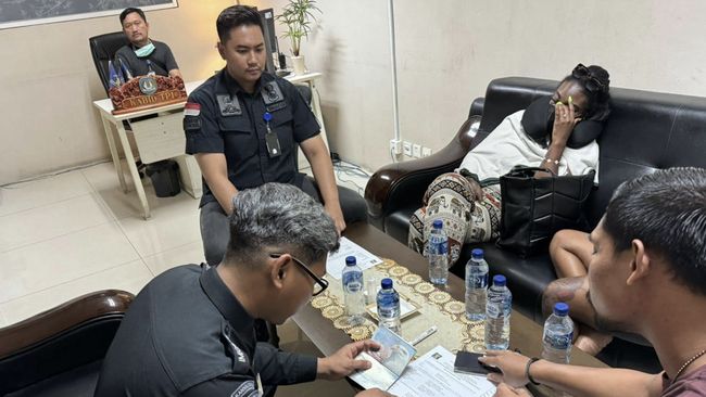 2 WNA di Bali Ditangkap Usai Diduga Aniaya Pegawai Salon 2 WNA di Bali Ditangkap Usai Diduga Aniaya Pegawai Salon