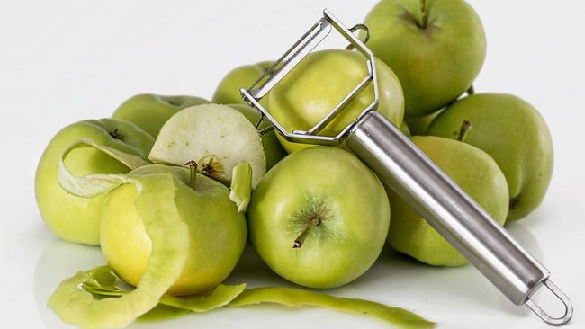 Lebih Baik Mana, Apel Dikupas atau Dimakan Langsung dengan Kulitnya ...