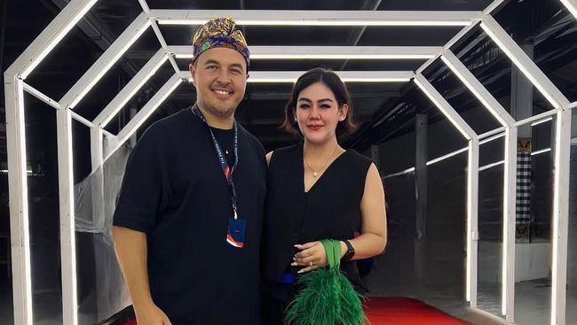 7 Potret Romantis Sissy Priscillia & Rifat Sungkar, Baru Rayakan Ultah Pernikahan ke-14 - Foto 1