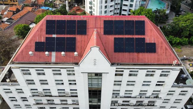 PLTS Nempel di Atap 40 Stasiun Kereta Api, Ini Penampakannya