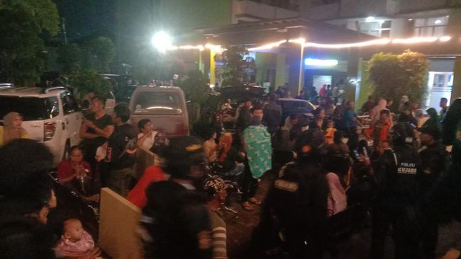 Detik-Detik Gempa Guncang Sumedang, Warga Panik-Rumah Roboh Detik-Detik Gempa Guncang Sumedang, Warga Panik-Rumah Roboh