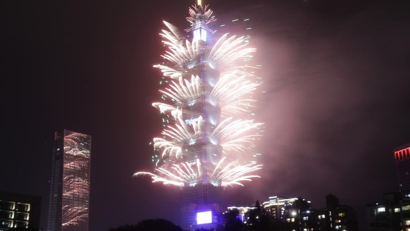 Potret Kembang Api Sambut 2024, dari RI ke China-Australia