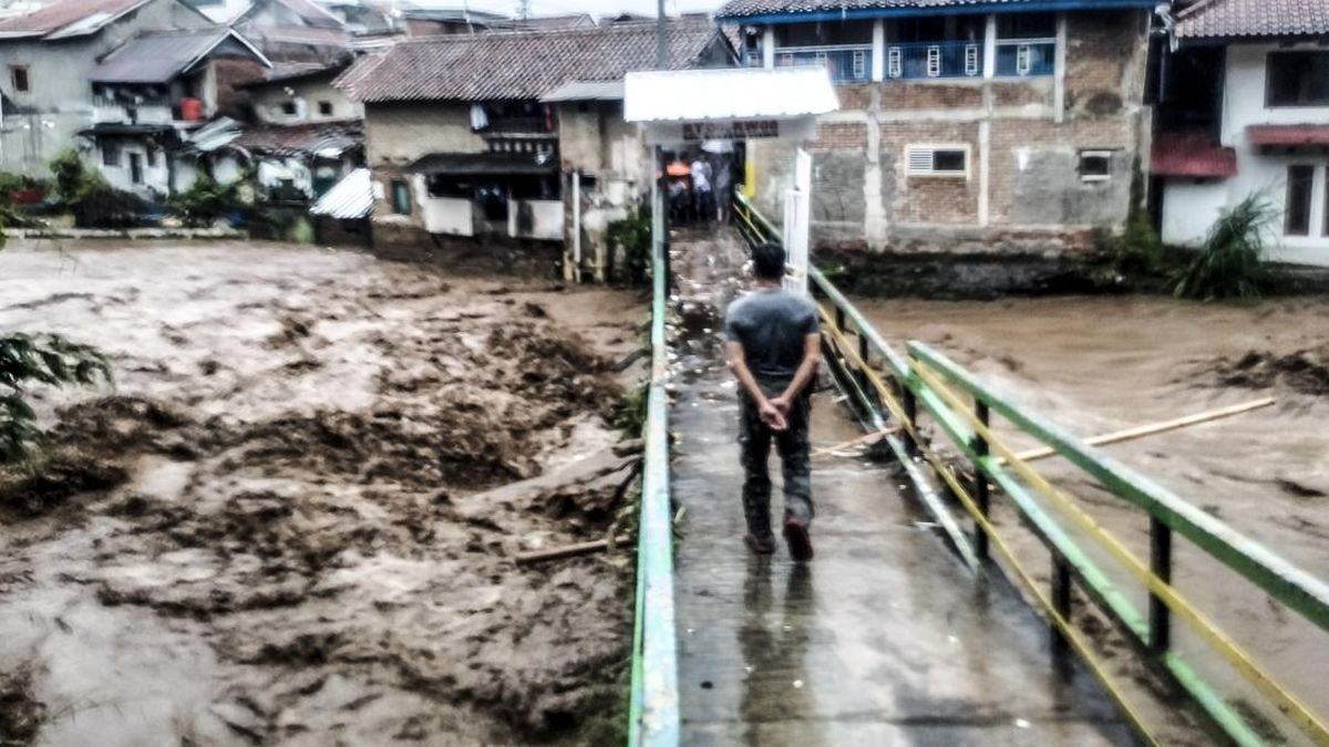 Banjir di Braga Bandung Dipicu Tanggul Jebol
