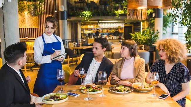 5 Etiket Makan di Restoran yang Jarang Diketahui, Dikira Sopan Tapi ...