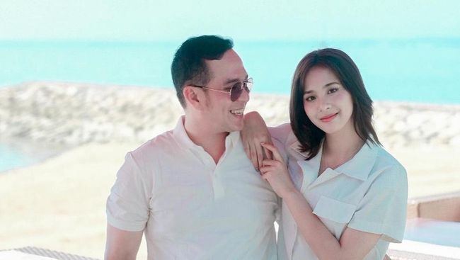 5 Potret Fadli Akhmad Bersama Sang Putri Zee JKT48, Pemeran Utama Film Ancika 1995 - Foto 1