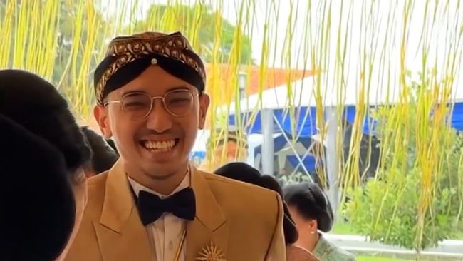 5 Potret Gusti Bhre Raja Mangkunegara X Hadiri Royal Wedding Yogya - Foto 1