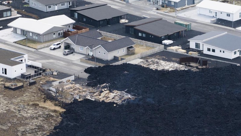 Potret Lahar Panas Letusan Gunung Api Bakar Rumah-Rumah Warga Islandia