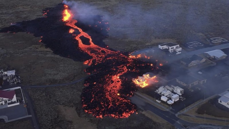 Potret Lahar Panas Letusan Gunung Api Bakar Rumah-Rumah Warga Islandia
