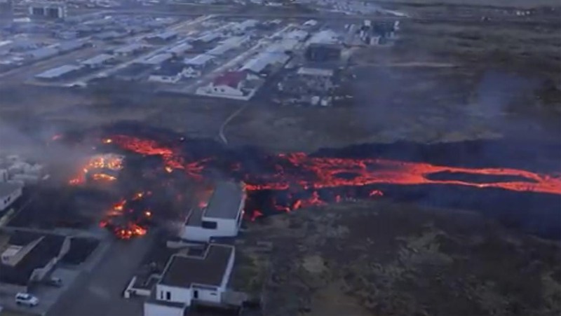 Potret Lahar Panas Letusan Gunung Api Bakar Rumah-Rumah Warga Islandia
