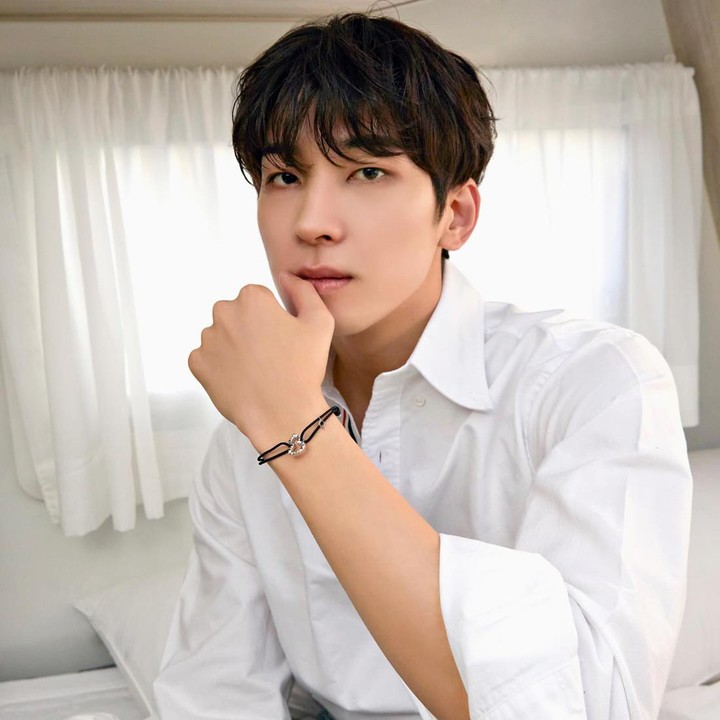 10 Idol K-Pop Pria Teratas yang Jadi Tipe Ideal Remaja, Cha Eun Woo ... 10 Idol K-Pop Pria Teratas yang Jadi Tipe Ideal Remaja, Cha Eun Woo ...