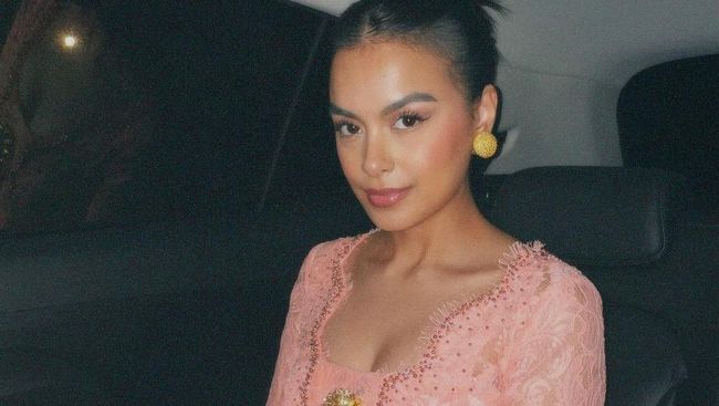 5 Potret Eva Celia Curi Perhatian Publik, Mampir ke Warteg Pakai Kebaya ...