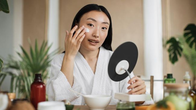 9 Cara Membuat Masker Tomat untuk Wajah, Bantu Hilangkan Flek Hitam & Jerawat