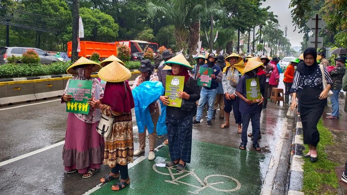 Puluhan Petani Geruduk Kantor Kementan, Tolak Impor Beras!