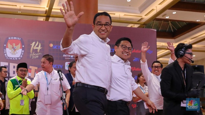 Momen Anies-Cak Imin Pelukan Erat Usai Debat Cawapres Momen Anies-Cak Imin Pelukan Erat Usai Debat Cawapres