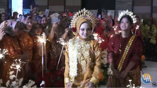 Jelang Nikah, Ini 5 Potret Prosesi Hantaran Uang Panai Rp2 Miliar Putri DA - Foto 1