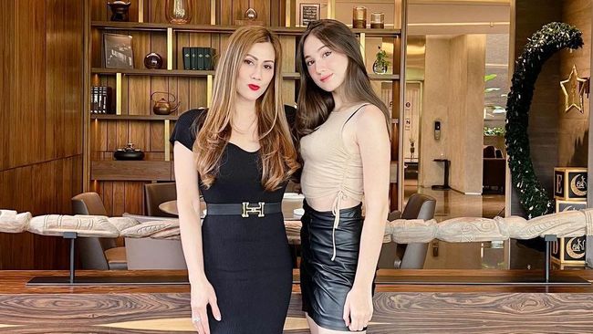 7 Potret Laura Moane & Ibunda Calon Mertua Al Ghazali yang Bukan Orang ... 7 Potret Laura Moane & Ibunda Calon Mertua Al Ghazali yang Bukan Orang ...