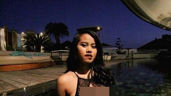 7 Potret Pose Seksi Siskaeee Sebelum Alami Gangguan Jiwa