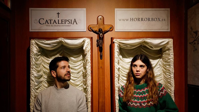 Main Game Teka-Teki dalam Peti Mati, Sensasinya Bikin Takut Gak?