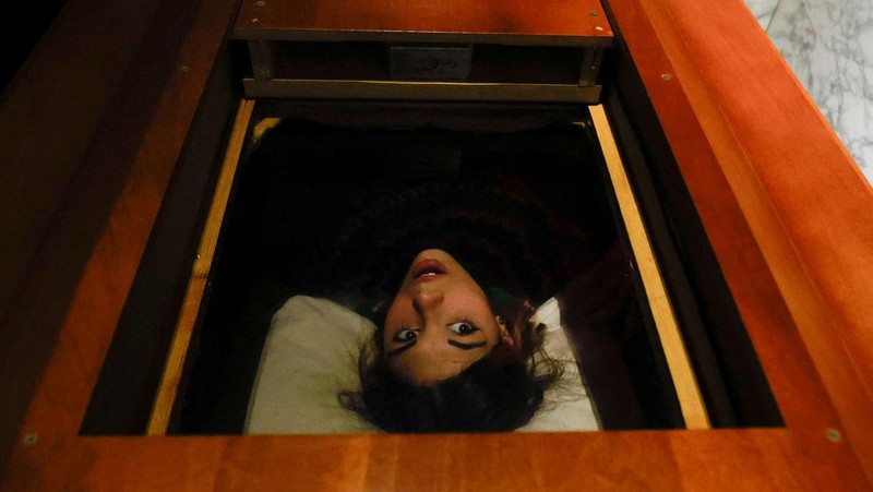 Main Game Teka-Teki dalam Peti Mati, Sensasinya Bikin Takut Gak?