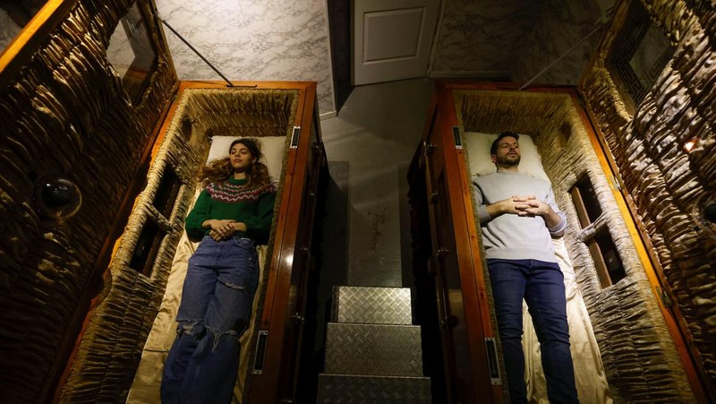 Main Game Teka-Teki dalam Peti Mati, Sensasinya Bikin Takut Gak?