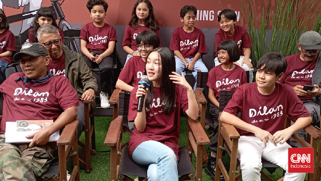 Pidi Baiq Boyong Malea Emma dari AS untuk Bintangi Dilan 1983