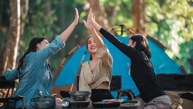 Camping Bareng Teman Buat Liburan Seru! Ikuti 7 Tips Berkemah saat ...