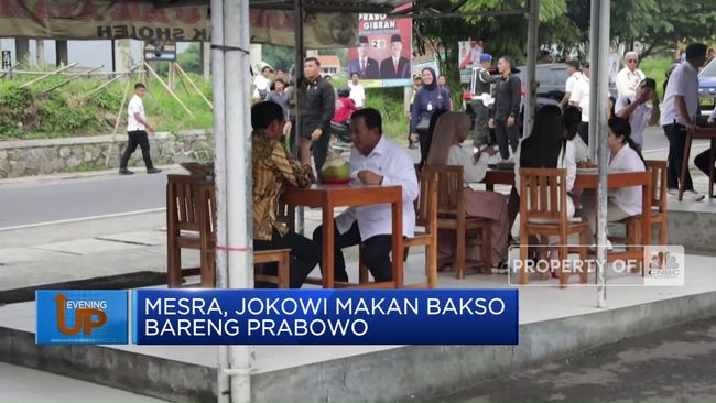 Video: Momen Jokowi Makan Bakso Bareng Prabowo Video: Momen Jokowi Makan Bakso Bareng Prabowo