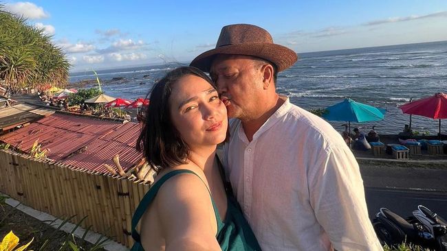 7 Potret Mesra Feby Febiola dan Suami Hidup di Bali, Adem Tanpa Gosip ...