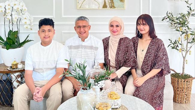 Natalie Sarah Beri Syarat untuk Sang Buah Hati yang Ingin Terjun ke ...