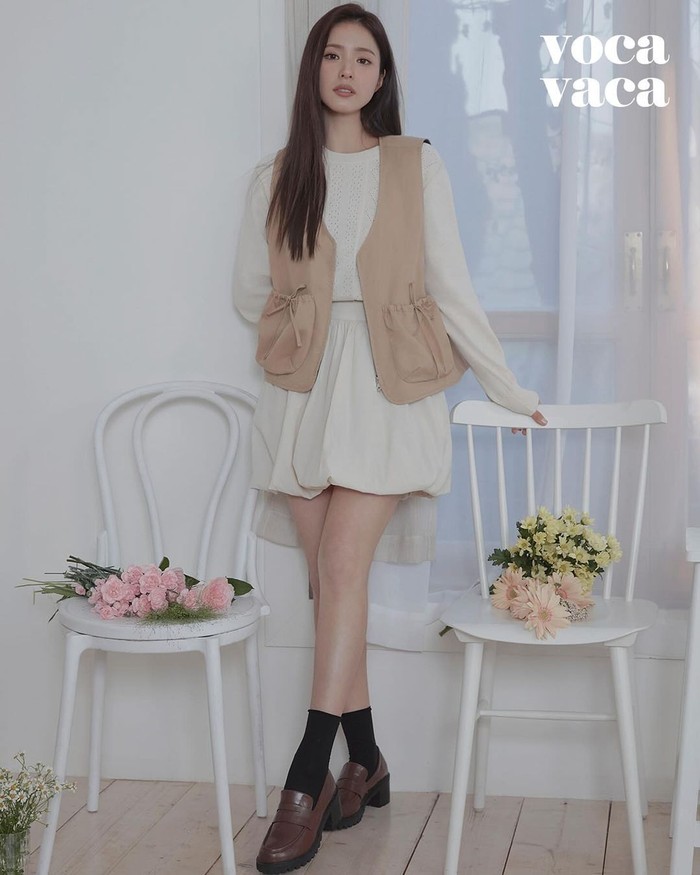 Rekomendasi OOTD ala Shin Se Kyung dalam Pemotretan Terbaru bersama Brand Pakaian Voca Vaca - Foto 1