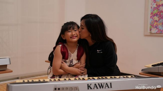 Punya Anak Ber-IQ 146 & Kuasai 4 Bahasa, Begini Cara Bunda Jessica Didik Putrinya sejak Kecil