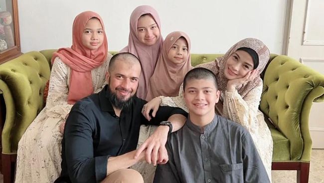 Dulu Ratu Sinetron, Intip 5 Potret Jihan Fahira Bareng Primus Yustisio & Anak-anaknya - Foto 1