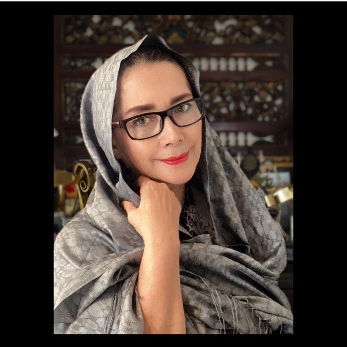 Ini Rahasia Aktris Senior Widyawati yang Masih Tetap Cantik dan Bugar di Usia 73 Tahun