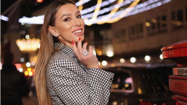 Bukan Orang Sembarangan Ini Profil Elsina Khayrova Sosialita Pacar Baru Tom Cruise