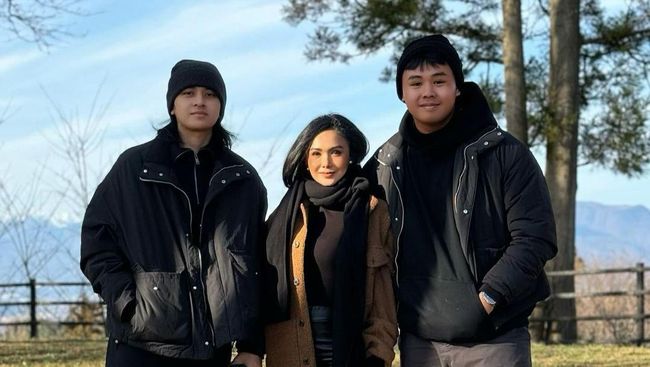 Terpopuler: Potret Yuni Shara & Dua Putranya yang Sudah Dewasa Terpopuler: Potret Yuni Shara & Dua Putranya yang Sudah Dewasa