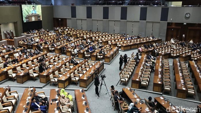 Uhuy! Intip Prediksi Gaji dan Tunjangan Komeng Seandainya Lolos Jadi ... Uhuy! Intip Prediksi Gaji dan Tunjangan Komeng Seandainya Lolos Jadi ...