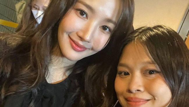 Kerja Bareng Lyodra, Intip 7 Potret MUA Ini Foto Bareng Artis Ternama ... Kerja Bareng Lyodra, Intip 7 Potret MUA Ini Foto Bareng Artis Ternama ...
