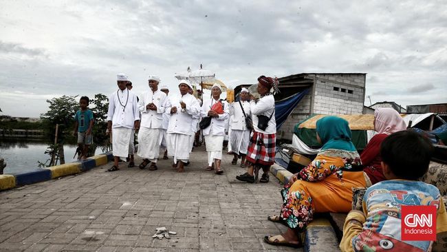 Ritual Melasti Umat Hindu Sambut Hari Raya Nyepi | KampoengNgawi