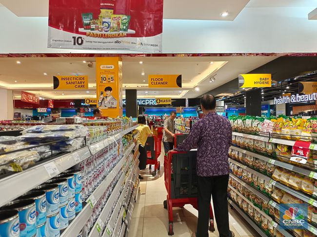 Jelang Ramadan, Ibu-Ibu Mulai Borong Kebutuhan Harian di Transmart