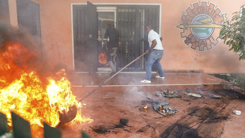 Negara Ini Chaos, Geng Kriminal Serbu Penjara-Ribuan Narapidana Kabur