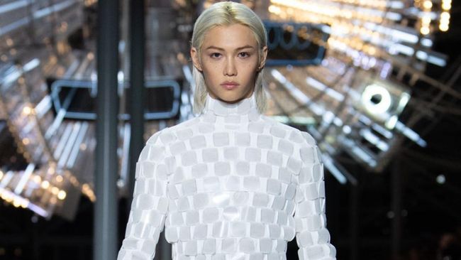 Pesona Felix 'Stray Kids' Saat Jadi Model Runway Louis Vuitton di Paris ...