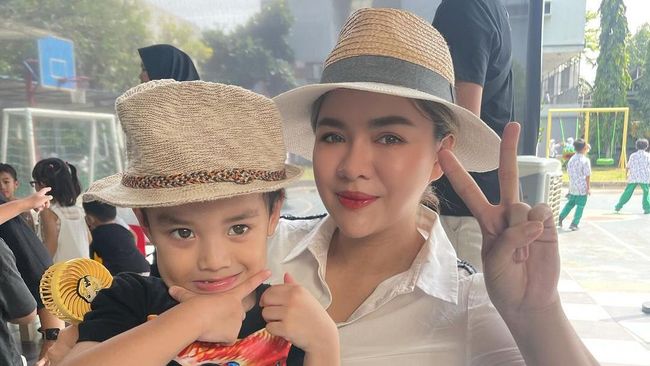 7 Potret Guinandra Putra Kedua Vicky Shu yang Jarang Terekspose, Sudah Berusia 4 Th - Foto 1