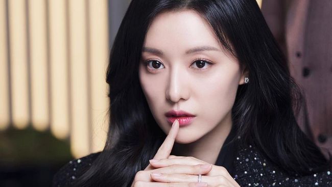 5 Potret Artis Cantik yang Pernah Jadi Lawan Main Kim Soo Hyun, Ada IU ...