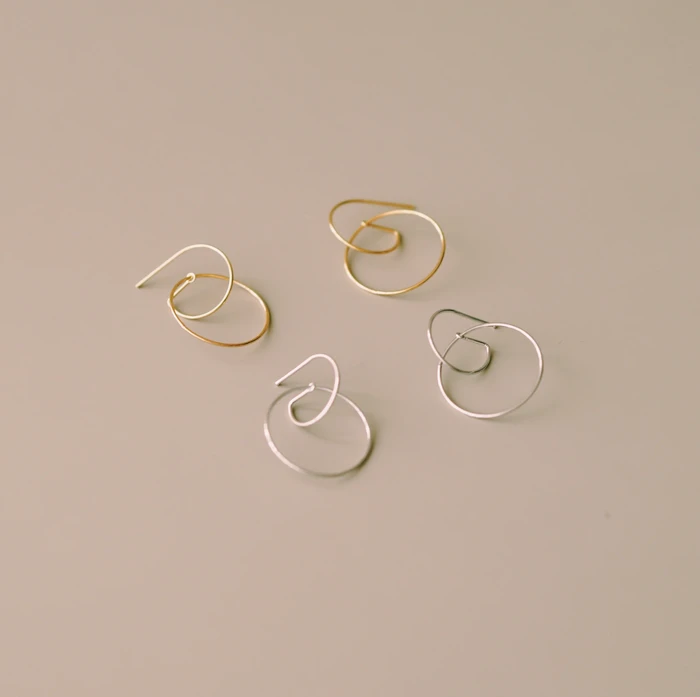 Get The Look: Outfit Merah Kendall Jenner untuk Malam di Paris