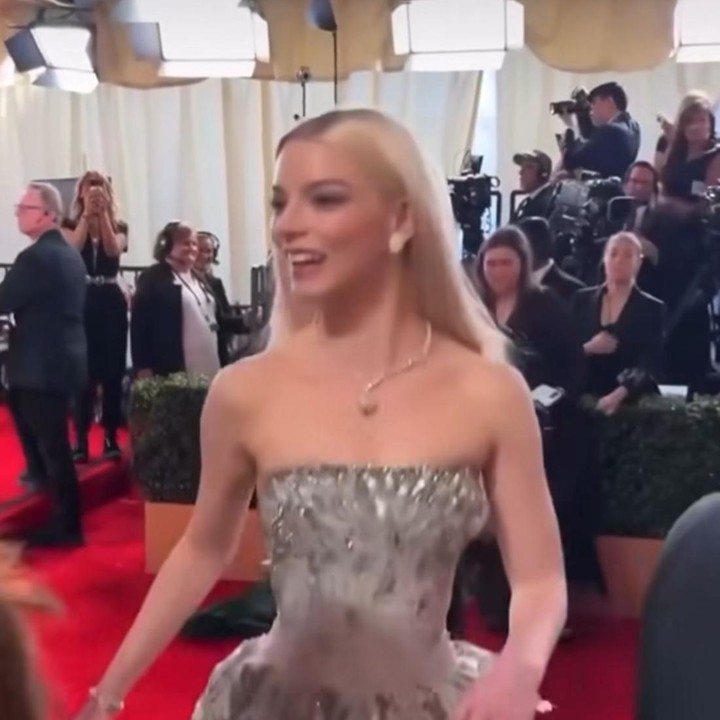 5 Potret Anya Taylor-Joy Gandeng Sang Ayah di Perhelatan Oscar ... 5 Potret Anya Taylor-Joy Gandeng Sang Ayah di Perhelatan Oscar ...