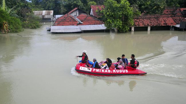 FOTO: Banjir Kepung Jawa Tengah