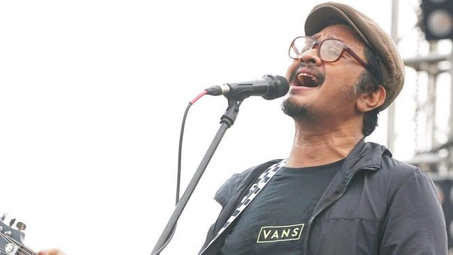 Ade Paloh Vokalis Band Sore Meninggal Dunia di Usia 47 Tahun