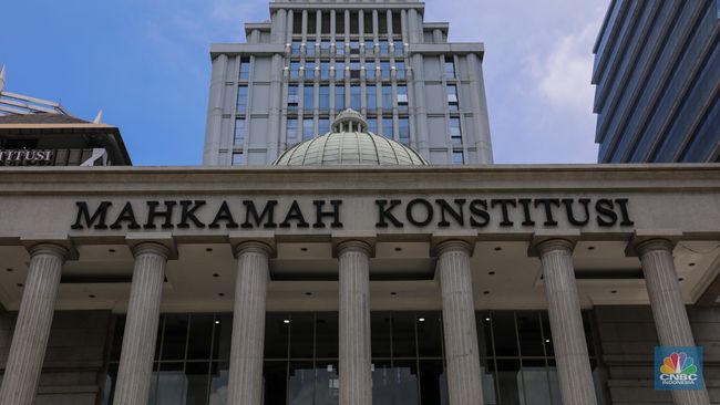 Sidang Putusan Sengketa Pilpres 2024 Resmi Dimulai, Anies-Ganjar Hadir