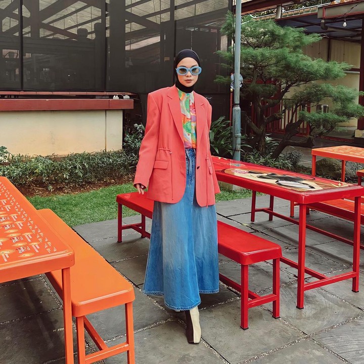 5 Potret Colorful Outfit Tantri Namirah, Inspirasi Padu Padan Rok untuk ... 5 Potret Colorful Outfit Tantri Namirah, Inspirasi Padu Padan Rok untuk ...